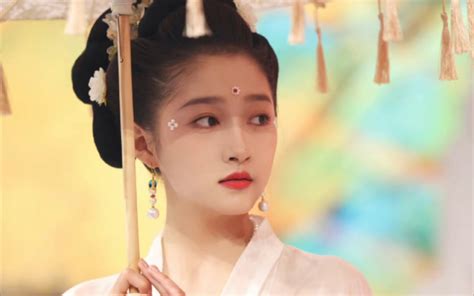 【关晓彤】要不考虑一下把王牌造型师给“挖”到工作室！哔哩哔哩bilibili