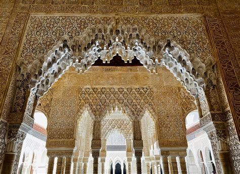 건축 건축 세부 사항 고대의 그라나다 기하학 무늬 디자인 모스크 무가치 한 무슬림 문화 유산 벽 복잡한 디자인 세계 유산 스페인 실내 심미적 인