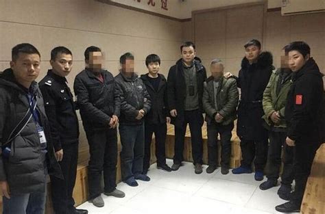 男子雇人盗清代古墓塔 搬回家中当茶几 搜狐大视野 搜狐新闻