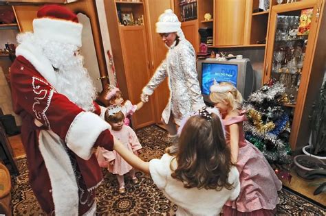 Аниматоры в костюмах Деда Мороза в Москве могут заработать до 5 тысяч рублей