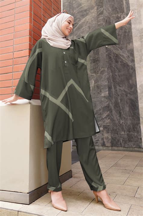 Ariana Vante Printed Set Moss Green Maroon Red