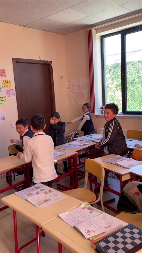 🥰🥰დღეს ცოტა გავხალისდეთ 🏖🏖ასეთ რამეს მხოლოდ აისში ნახავთ ⛺️⛺️ კლასის დამრიგებელი შესვენების