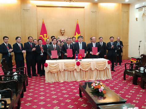 ຊົມເຊີຍຜົນສຳເລັດຂອງຄະນະຜູ້ແທນ ສປປ ລາວ ພ້ອມດ້ວຍຄະນະ ເຂົ້າຢ້ຽມຂ່ຳນັບ ທ່ານ