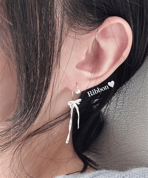 당일🚀 1 1💕 실물깡패 여리여리 실버볼 리본 귀걸이 에이블리