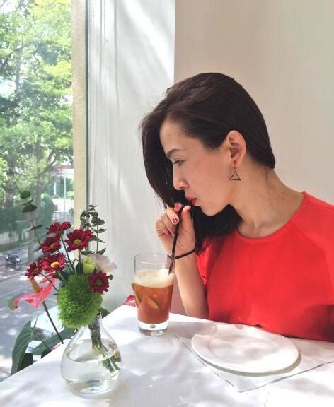 主持人尼格買提34歲妻子近照曝光美麗端莊氣質出眾 每日頭條