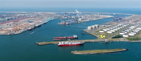 A Digital Twin For The Port Of Rotterdam By Esri Ditto