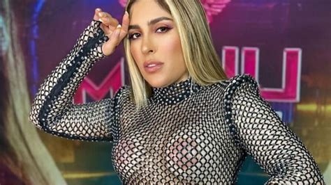 Manu Bahtidão Mostra Demais Em Foto Com Look Ousado Bragafest Com O
