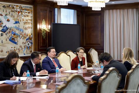 Улсын Их Хурлын дарга Г Занданшатар шинээр томилогдсон Элчин сайд Фиона Блайтыг хүлээн авч уулзлаа
