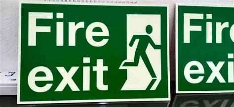 📌 รับผลิตป้าย 📌 👉 วัสุดอลูมิเนียมและอะครีลิค ผลิตตามรูปแบบมาตรฐานของ วสท ผลิตตามรูปแบบที่ลูกค้า