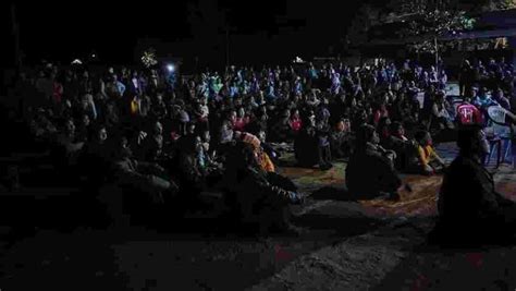 စစ်ကိုင်းတိုင်း ပုလဲမြို့နယ်တွင် တော်လှန်ရုပ်ရှင်နှင့် လူထုနိုင