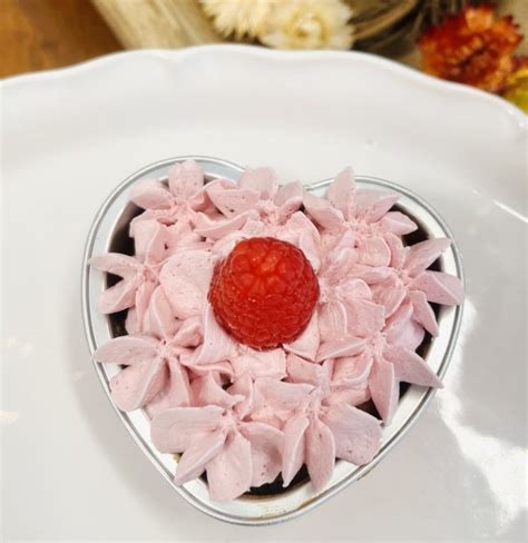 Cupcakes Heart Shaped Cupcake With Raspberry Cream Gf Sweeties