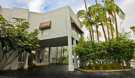 Hotel Current Long Beach • 24 Hour Business Centre
