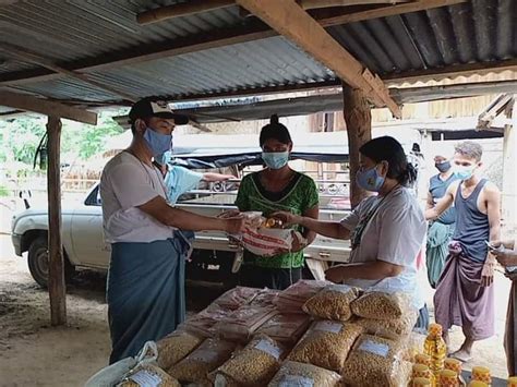 နတ်မောက်မြို့နယ်ကျေးရွာများရှိ ဝင်ငွေနည်းအိမ်ထောင်စုများ အား ၁၆ ကြိမ်မြောက် ဆန်၊ ဆီ၊ ဆားနှင့် ပ