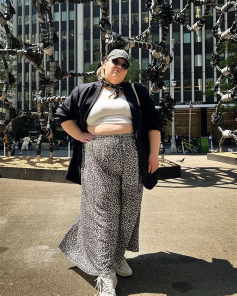 A Casual Fit Doesnt Mean Your Not Still Super Cute 😍 Plussizefashion Plussizestyle
