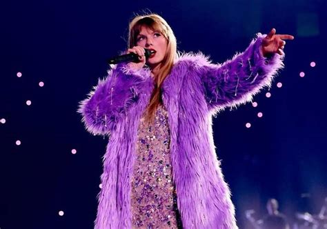 테일러 스위프트 공연 끝나고 20세 男팬 사망 스위프티 기부 행렬 [할리웃통신]