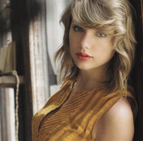 Teasing Cleavage Scrolller