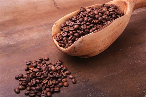 어두운 돌 테이블에 Cezve에 커피 콩 커피 분쇄기 및 터키 커피와 오래 된 나무 국자 갈색에 대한 스톡 사진 및 기타 이미지 Istock