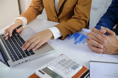 비즈니스 사람들 회의 디자인 아이디어 전문 투자자 작업 새로운 시작 프로젝트 개념 사무실에서의 비즈니스 계획 경영자에 대한 스톡 사진 및 기타 이미지 Istock