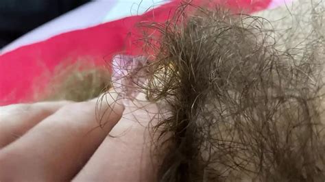 脈動するクリトリスオーガズムの接写主観、毛深い猫 出演 Cuteblnde666 — 剛毛 Pov オルガスム まんこ 個人撮影