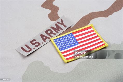 사막 위장 유니폼에 미국 육군 지점 테이프와 미국 국기 패치 Armed Forces Day에 대한 스톡 사진 및 기타 이미지 Armed Forces Day 개 검은색