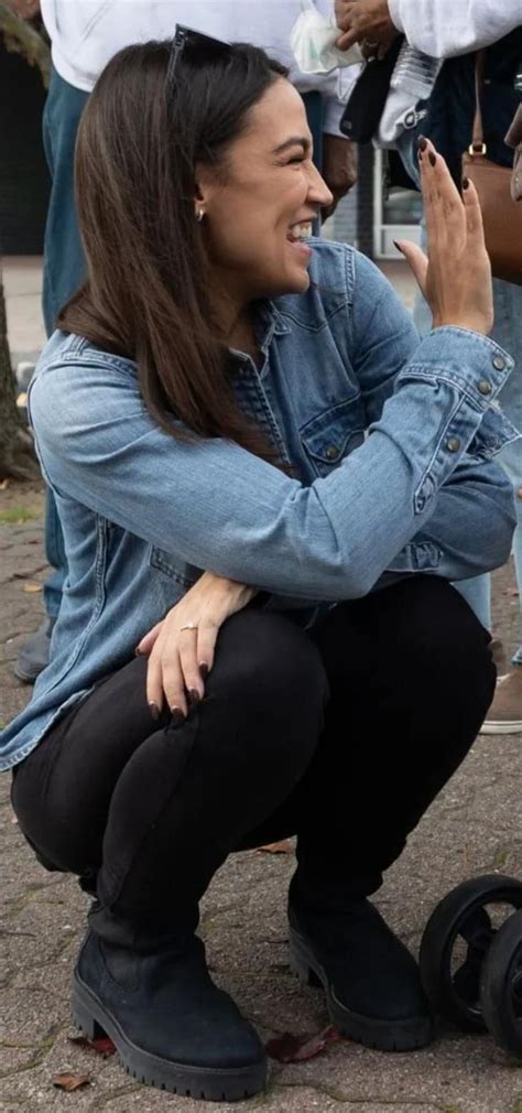 Aoc Wide Open👸🏻 R Aocismommy