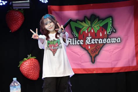寺沢ありす🍓🐈5月7日ソロlive開催 On Twitter おはよう🎤 ️ 写真はリハ中ありにゃん ️ 寺沢crew Tシャツ🤍🍓