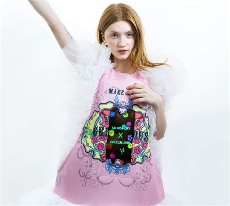 LG Unveils Stretchable LCD Display Prototype With Micro LED Lighting That Can Be Stretched By