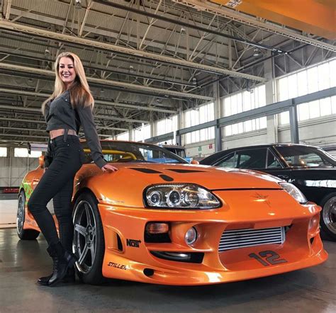 Pin De Autumn Symes Em Cars Mulheres E Carros Garagem Para Carros Garotas