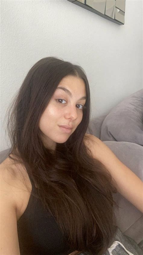 Pin By Om Arya On Kira Kosarin Kira Kosarin Kira Long Hair Styles