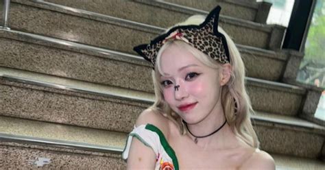 고양이 놀이… 에스파 윈터 매력 넘치는 변신