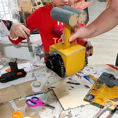 ВАЛЛИ робот из картона Shorts Youtube