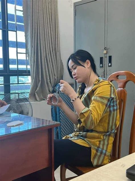 Anna Bắc Giang Lộ Khoảnh Khắc Ngây Thơ Chơi đùa Cùng Lắc Bạc Khóc Ngất Khi Tra Tay Vào