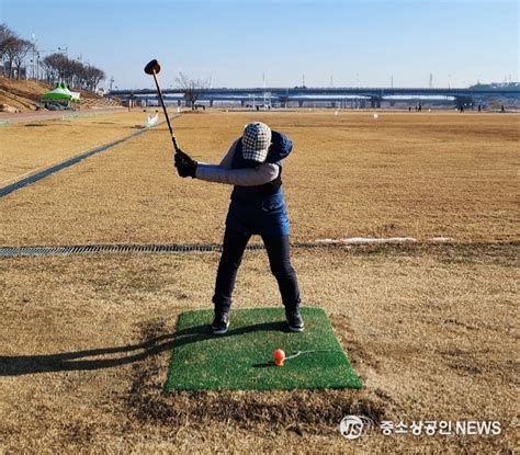 전남 영광 한빛파크골프장 영하 추위 속에도 열기 후끈