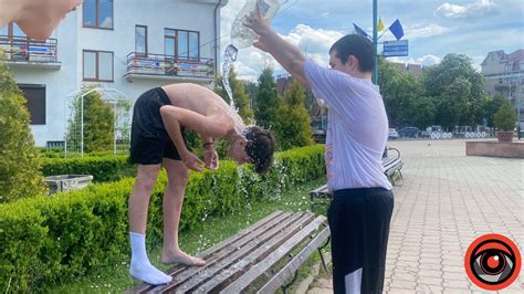 Поливаний понеділок у Надвірній фоторепортаж Інформатор Івано Франківськ