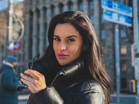 Ивка Бейбе остана на сухо Звезди Woman Bg