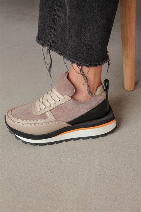 Кросівки — ціна 2350 грн у каталозі Кросівки Купити жіночі речі за доступною ціною на Шафі