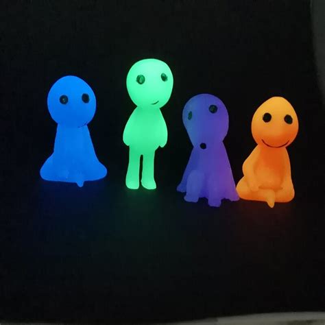 خرید و قیمت روح کوداما ارواح جنگل 4 عدد مجسمه شب تاب رنگی ارتفاع 5