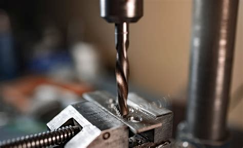 Metode Pengeboran Peck Tingkat Lanjut Untuk Suku Cadang Mesin Cnc