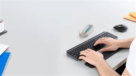 Logitech MX Keys Combo For Business Keyboard And Mouse Set QWERTY Italian Graphite