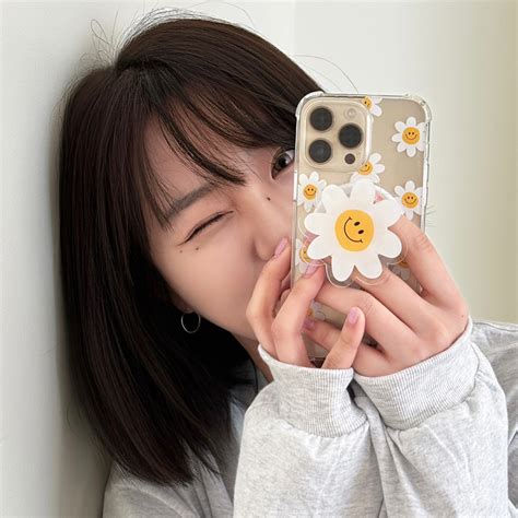 화사함🌼스테디셀러 탈부착편한 맥세이프톡 스마일 꽃 아이폰 투명 스마트톡 핸드폰그립 톡홀더 아크릴 플라톡 휴대폰 거치대 남자 여자 친구 생일 선물 키치 커플 우정템