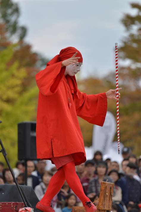 大道芸を楽しみに ①紙磨呂 GANREF