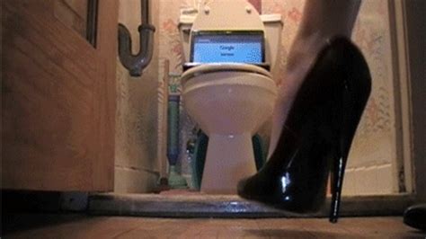 Anna Evans Ass Crushes The New Laptop Over The Toilet Part 1 Object