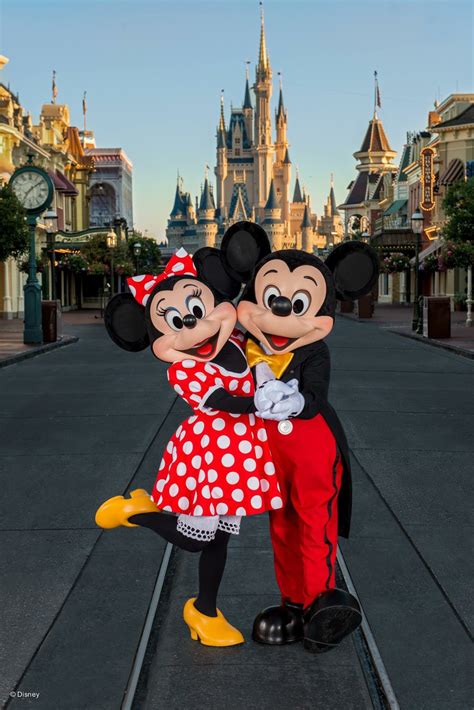 Mickey And Minnie Cute Disney Pictures Disney World Characters Disney Pictures