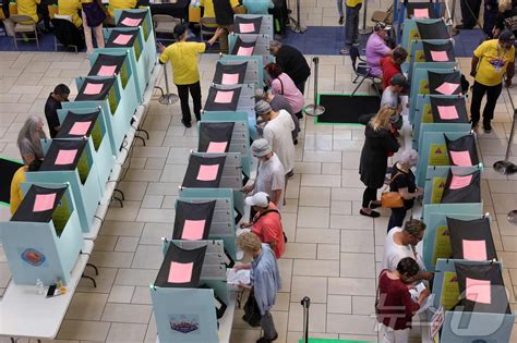 미 유권자 8300만명 사전투표공화당원·남성 많아졌다 미 대선