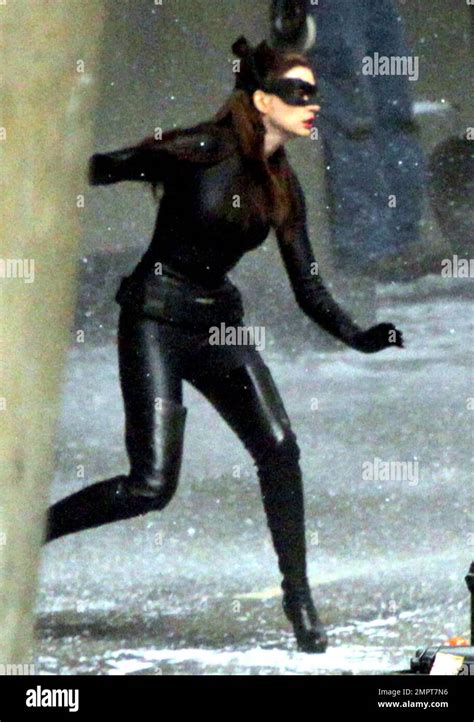 Actress Anne Hathaway As Shows Off Her Incredible Figure Dressed As