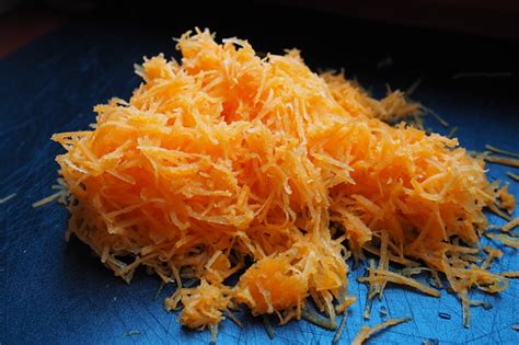 강판 당근의 질감 Daucus Carota Subsp Sativus 뿌리 채소 오렌지 색상입니다 검은 도마에 강판 당근 0명에 대한 스톡 사진 및 기타 이미지 Istock