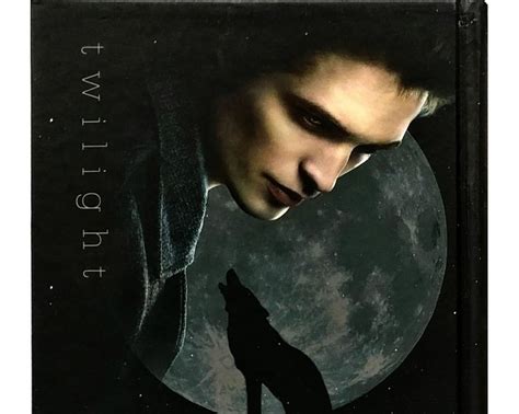 معرفی کتابی ترسناک درباره یک خون آشام؛ گرگ و میش