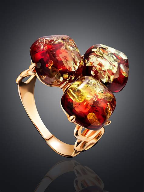 фото Яркое оригинальное кольцо «Византия из золочённого серебра и янтаря красного цвета Joyas