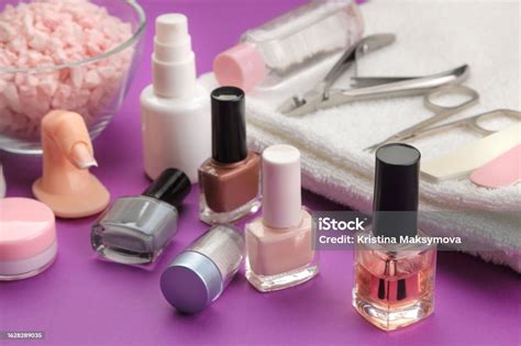 큐티클 오일 젤 바니시 및 매니큐어 및 페디큐어 도구 손과 손톱 관리 0명에 대한 스톡 사진 및 기타 이미지 0명 가위 매니큐어 미용술 Istock