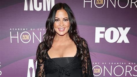 Sara Evans Shares Emotional Journey On New Album Unbroke Womans World